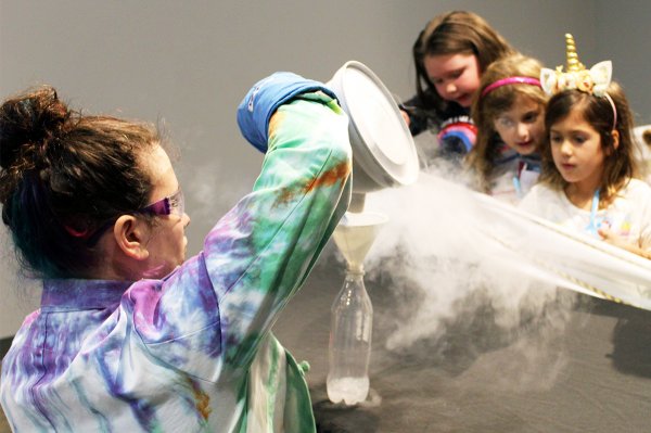 Traveling Science Shows - Da Vinci Science Center