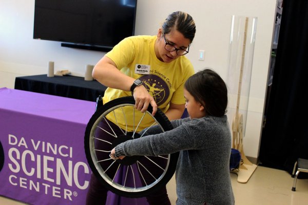 Traveling Science Shows - Da Vinci Science Center